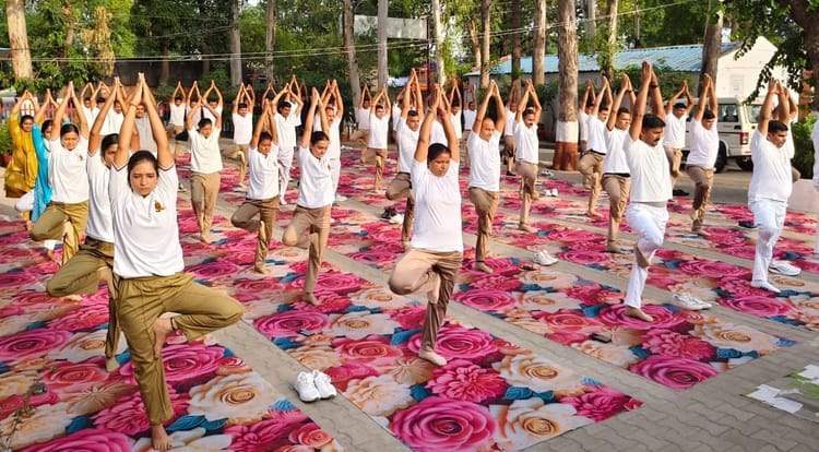 A Pledge To Incorporate Yoga Into One's Daily Routine. - Shahjahanpur ...