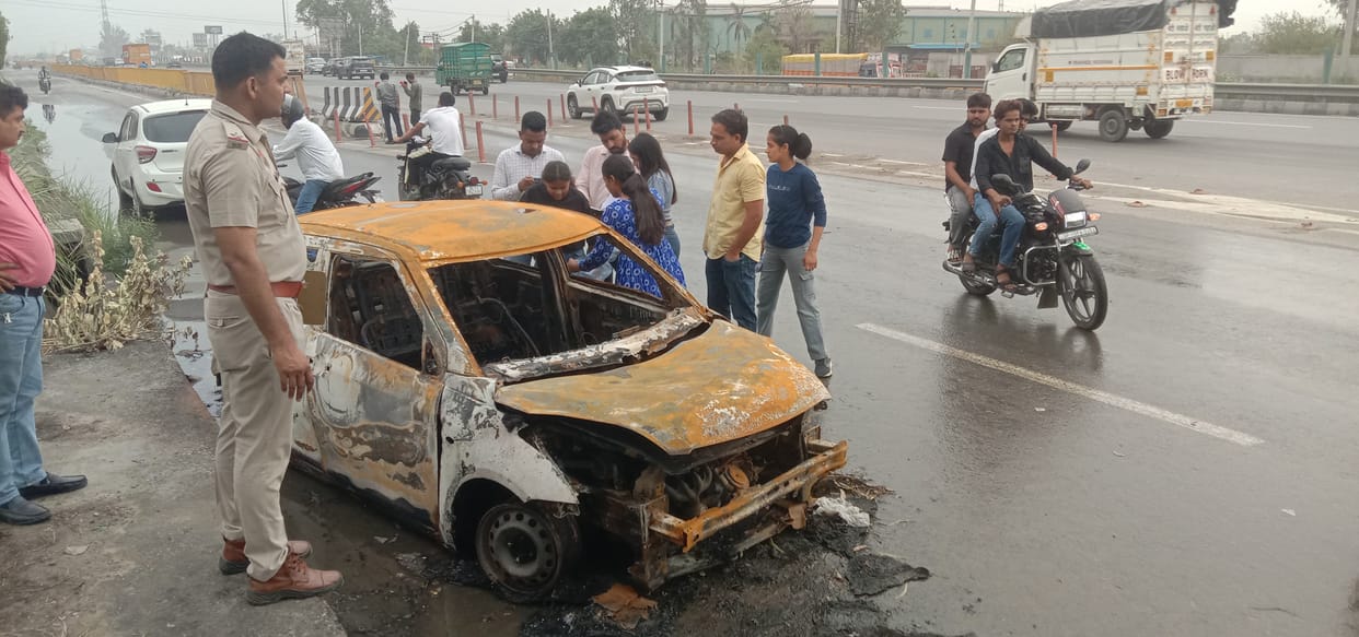 Taxi Driver's Car Set On Fire Due To Enmity - Sonipat News - Sonipat ...