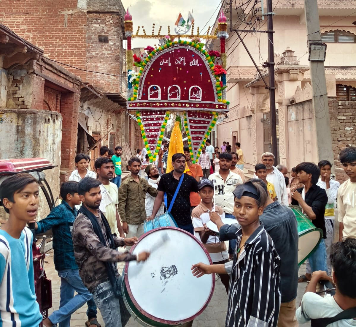 Sharbat Distribution On Muharram, Alam Procession Taken Out - Agra News ...