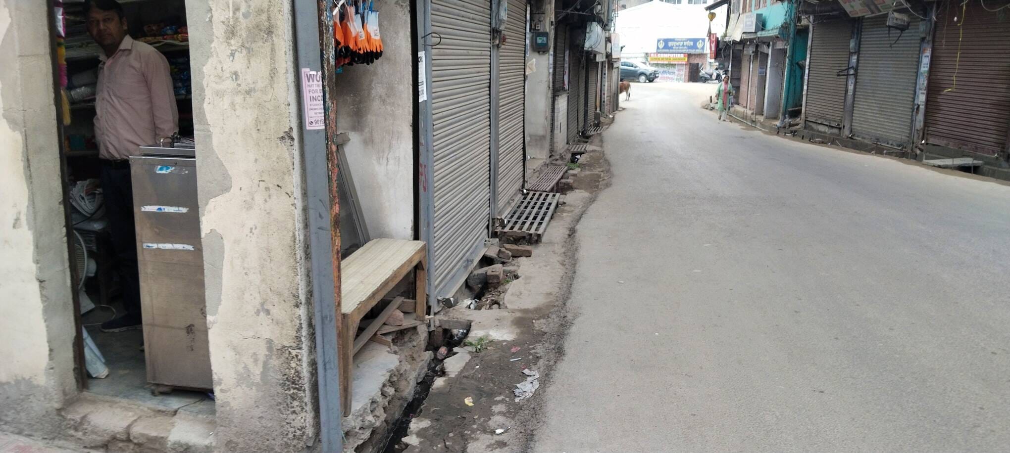Traders Are Angry Over The Lack Of A Drain On One Side Of The Dharampur ...