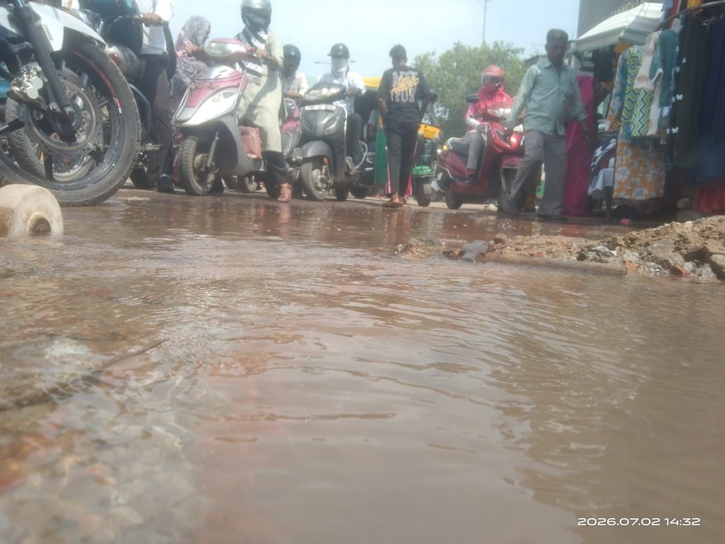 Protest Over Water In Hajjupura; Broken Pipeline In Kazipada. - Agra ...