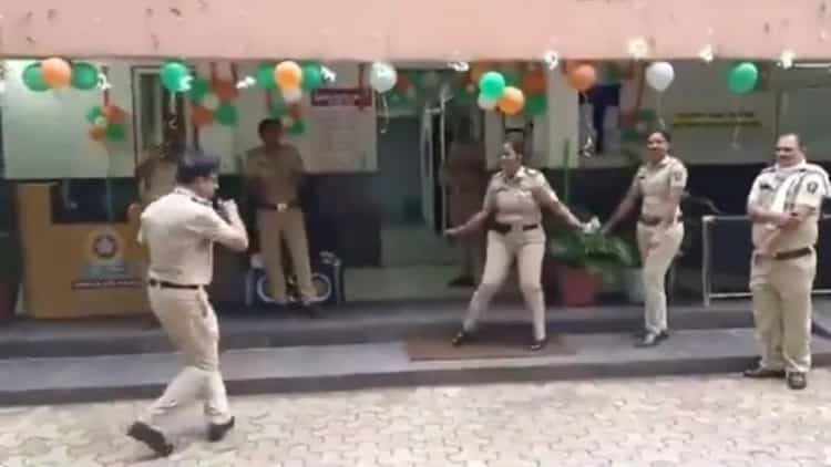 Four Police Officers Suspended For Dancing In Uniform On Duty Video ...
