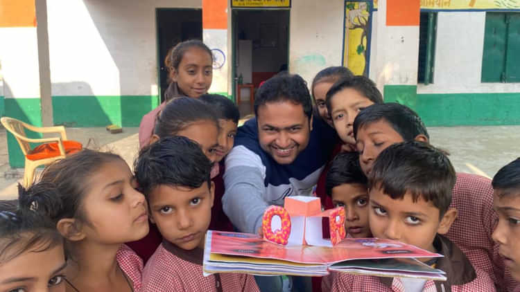 स्कूल जाने से नहीं, अब छुट्टी से लगता है डर: सरकारी स्कूल के शिक्षक ने ...