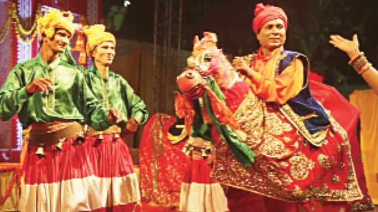 लोकरंग : मृदंग, पखावज, झांझ व रणसिंघा जैसे वाद्ययंत्र बढ़ा देते हैं ...