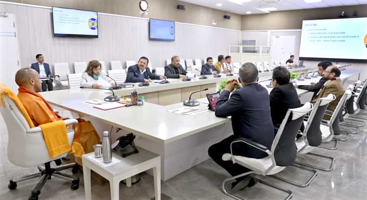 Uttar Pradesh: पशुपालकों को सीएम योगी की सौगात, भूसे और हरे चारे के लिए ...