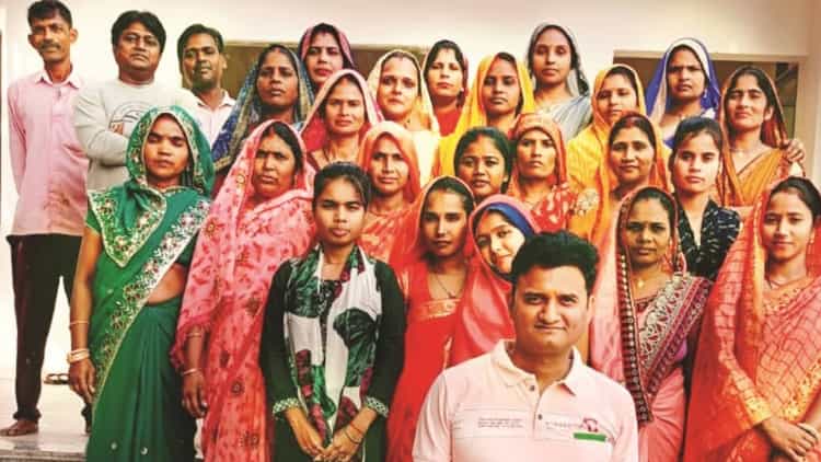 मिसाल: यूपी के कौशाम्बी जिले की 50 महिलाएं तैयार कर रहीं 30 लाख पौधे ...