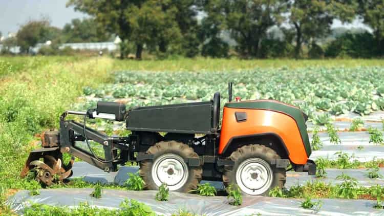 Farm Robo: रोबोट से बदलेगी खेती की तस्वीर, मजदूरों की कमी का मिला ...