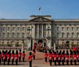 Turban Security Guard At Buckingham Palace - Amar Ujala Hindi News Live ...