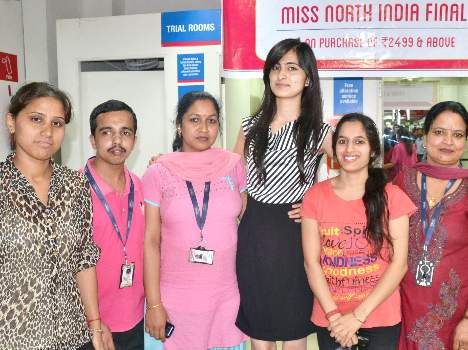 Pics:शैलजा के साथ फोटो खिंचाने को हर कोई बेताब - Fem Miss North India ...