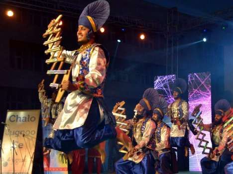 Punjabi Folk Dance Bhangra Performance In Ccet Fest, Live Pics - Amar ...