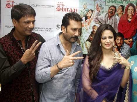 पीएम से पहले आप मिलिए, 'जेड प्लस' की टीम से - Z Plus Movie Starcast In ...
