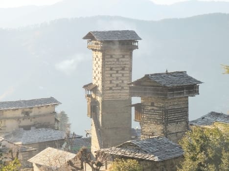 Tower Of Chehni Kothi And Shringa Rishi In Kullu. - Amar Ujala Hindi ...