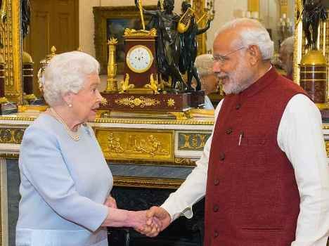Pm Narendra Modi Meet Queen Elizabeth Ii In Britain - Amar Ujala Hindi ...