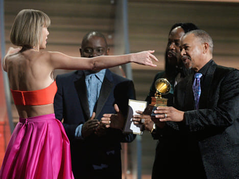 Taylor Swift Oops Moment In Grammy Award - Amar Ujala Hindi News Live ...